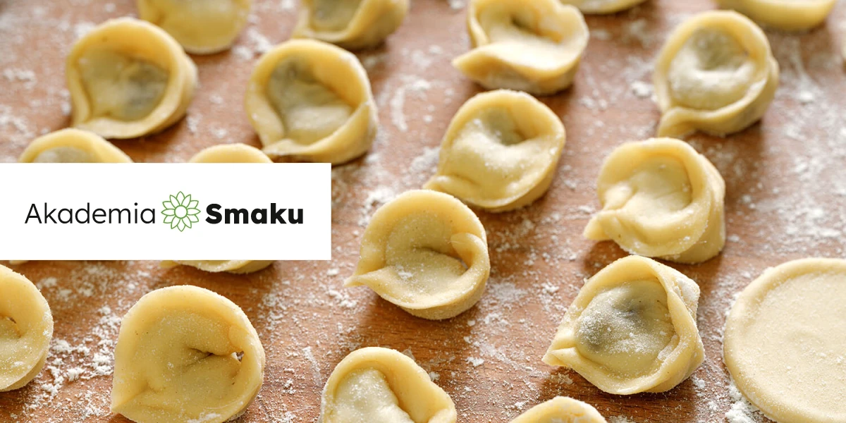 Jak lepić uszka? Przepis na ciasto, farsz i technika lepienia ...