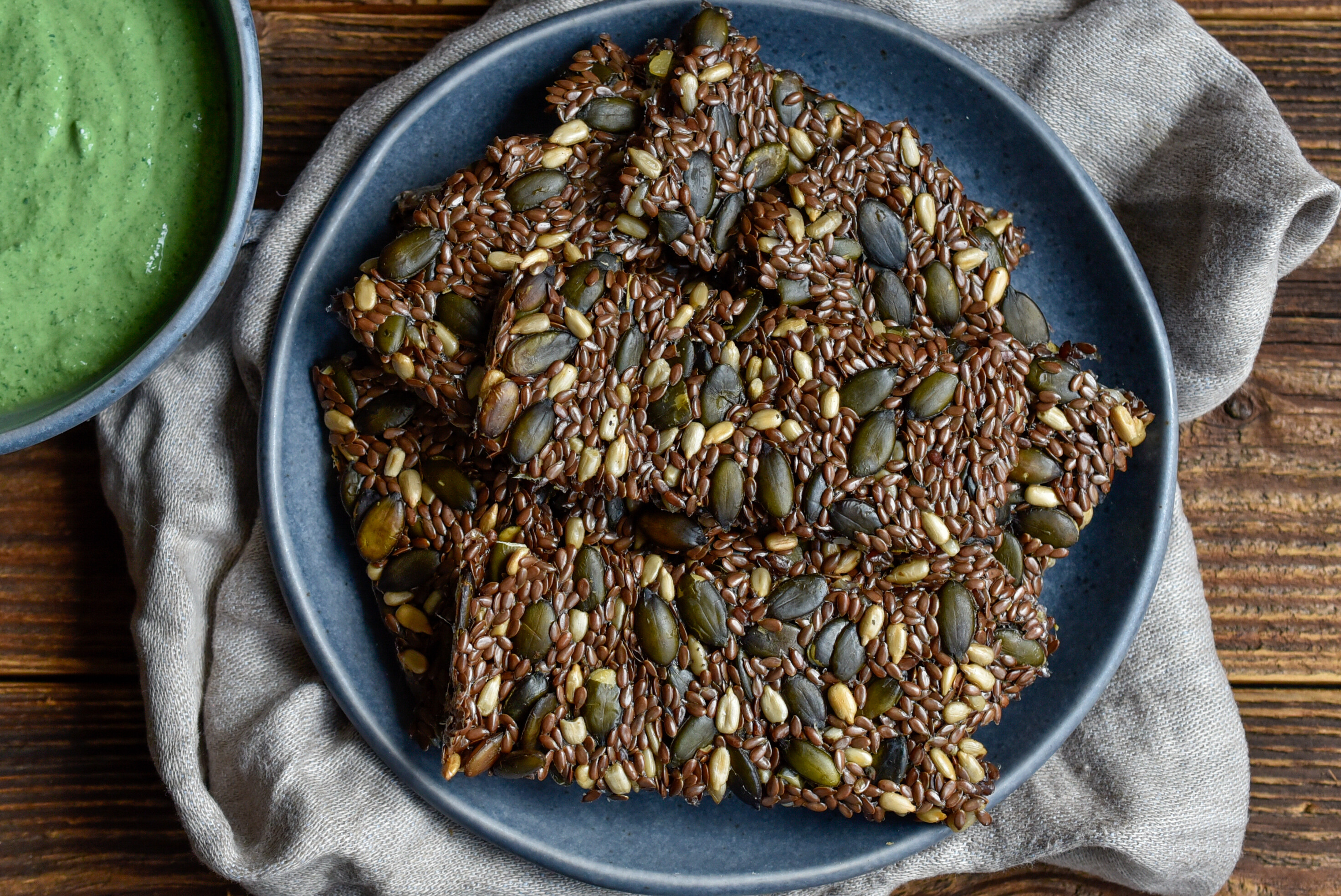 Przepis na domowe krakersy z ziaren - Akademia Smaku